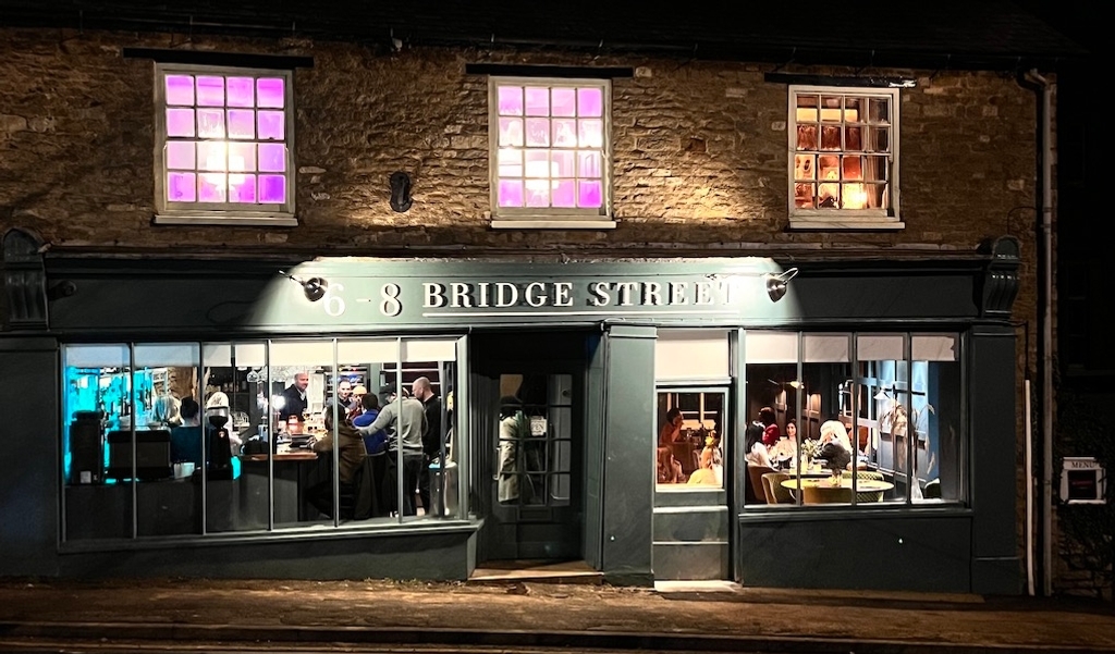 The Paisley Pear - Pubs & Bars - Brackley